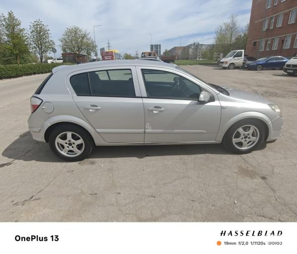 Grey Opel Astra 2005 in Siauliai, with an engine capacity of 1.70 L and mileage of 301 thousand km for 1200 €, photo 3 on AUTOMOTO.COM.LV