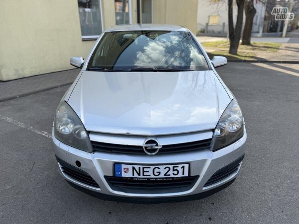 Pelēks Opel Astra 2005 Kauņa, ar dzinēja tilpumu 1.70 L un nobraukumu 256 tūkst. km par 990 €, foto 3 vietnē AUTOMOTO.COM.LV