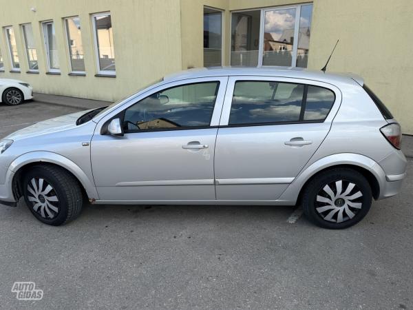 Pelēks Opel Astra 2005 Kauņa, ar dzinēja tilpumu 1.70 L un nobraukumu 256 tūkst. km par 990 €, foto 9 vietnē AUTOMOTO.COM.LV