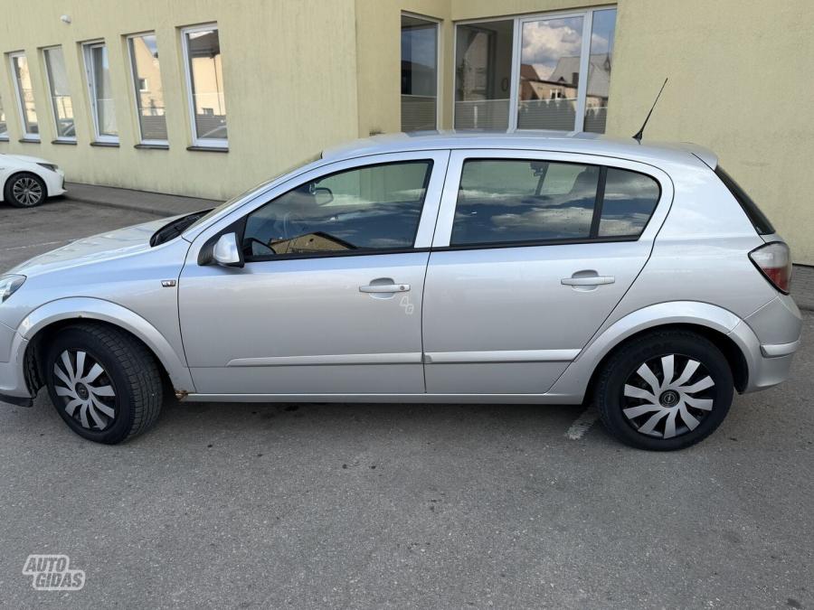 Pelēks Opel Astra 2005 Kauņa, ar dzinēja tilpumu 1.70 L un nobraukumu 256 tūkst. km par 990 €, foto 10 vietnē AUTOMOTO.COM.LV