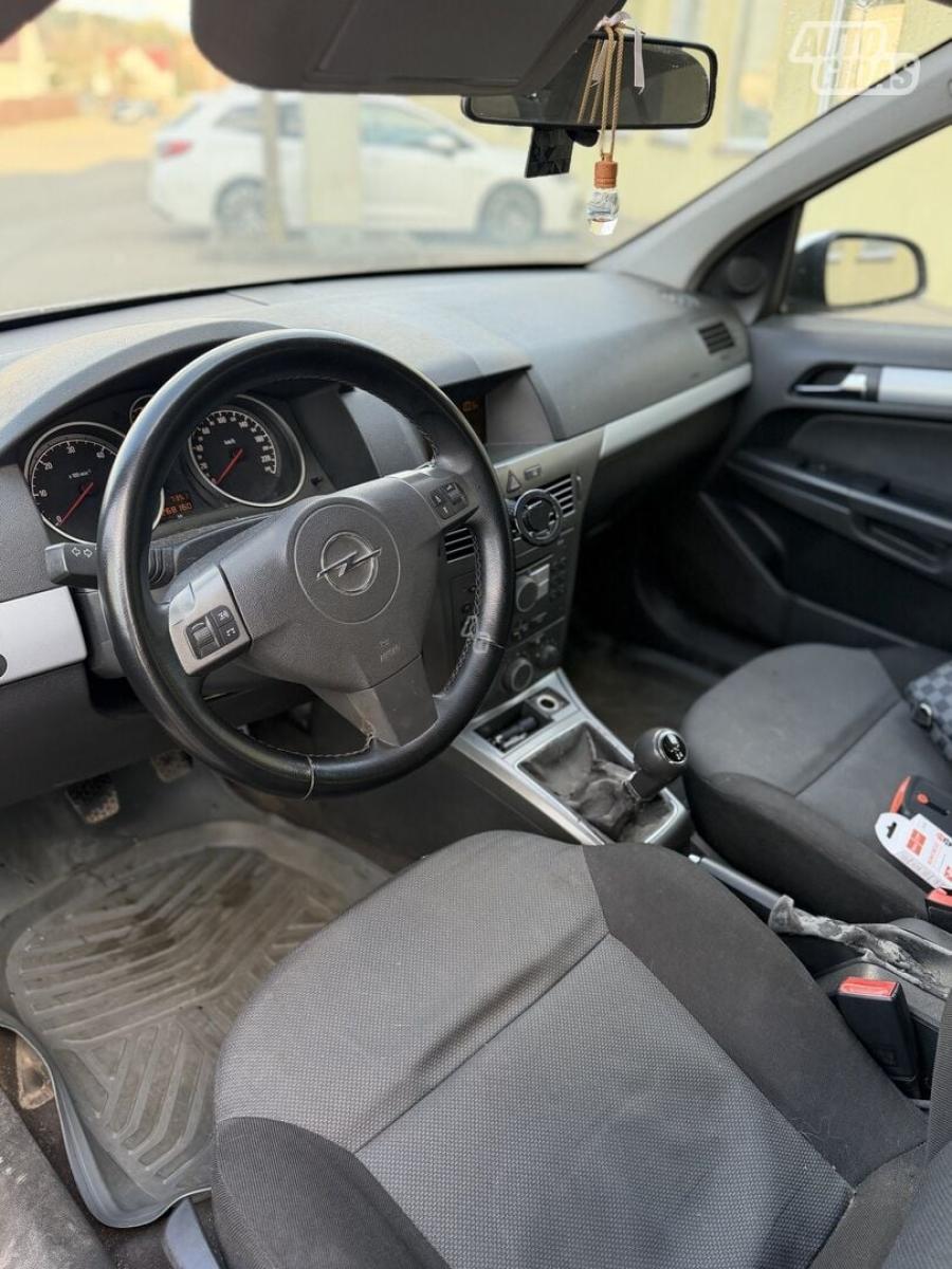 Pelēks Opel Astra 2005 Kauņa, ar dzinēja tilpumu 1.70 L un nobraukumu 256 tūkst. km par 990 €, foto 11 vietnē AUTOMOTO.COM.LV