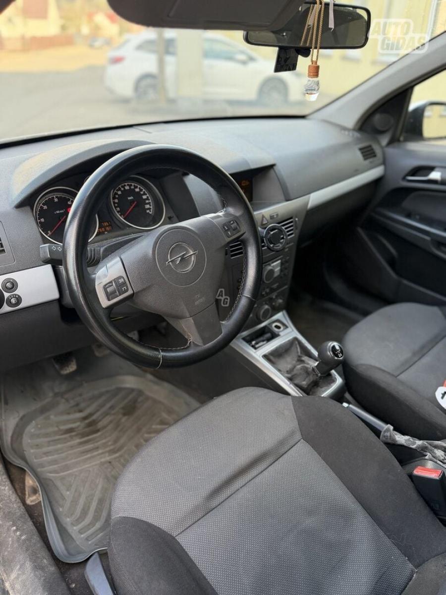 Pelēks Opel Astra 2005 Kauņa, ar dzinēja tilpumu 1.70 L un nobraukumu 256 tūkst. km par 990 €, foto 17 vietnē AUTOMOTO.COM.LV