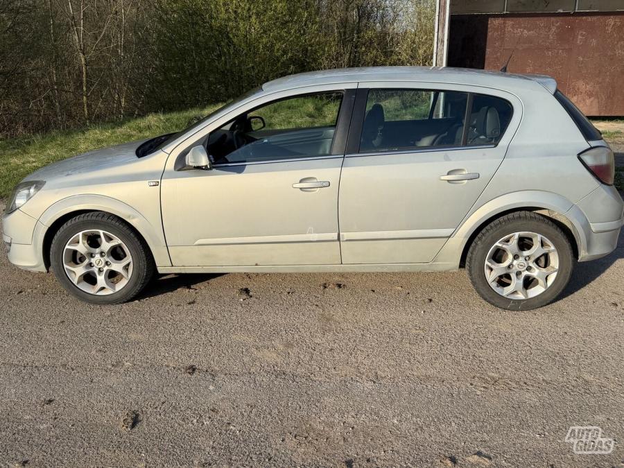Grey Opel Astra 2005 in Vilnius, with an engine capacity of 1.70 L and mileage of 351 thousand km for 900 €, photo 6 on AUTOMOTO.COM.LV