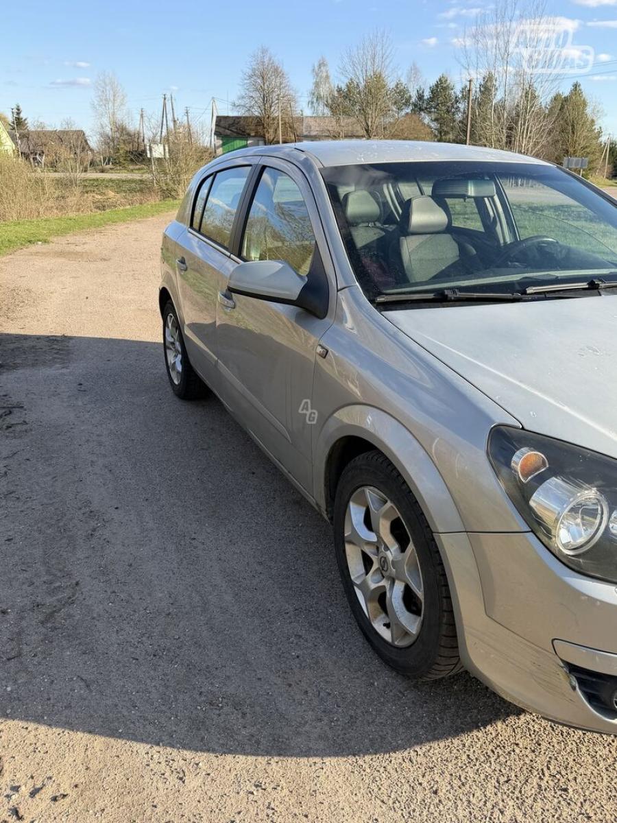 Grey Opel Astra 2005 in Vilnius, with an engine capacity of 1.70 L and mileage of 351 thousand km for 900 €, photo 7 on AUTOMOTO.COM.LV