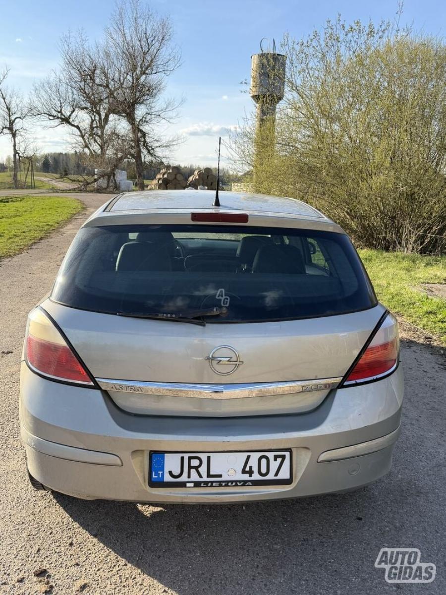 Grey Opel Astra 2005 in Vilnius, with an engine capacity of 1.70 L and mileage of 351 thousand km for 900 €, photo 9 on AUTOMOTO.COM.LV