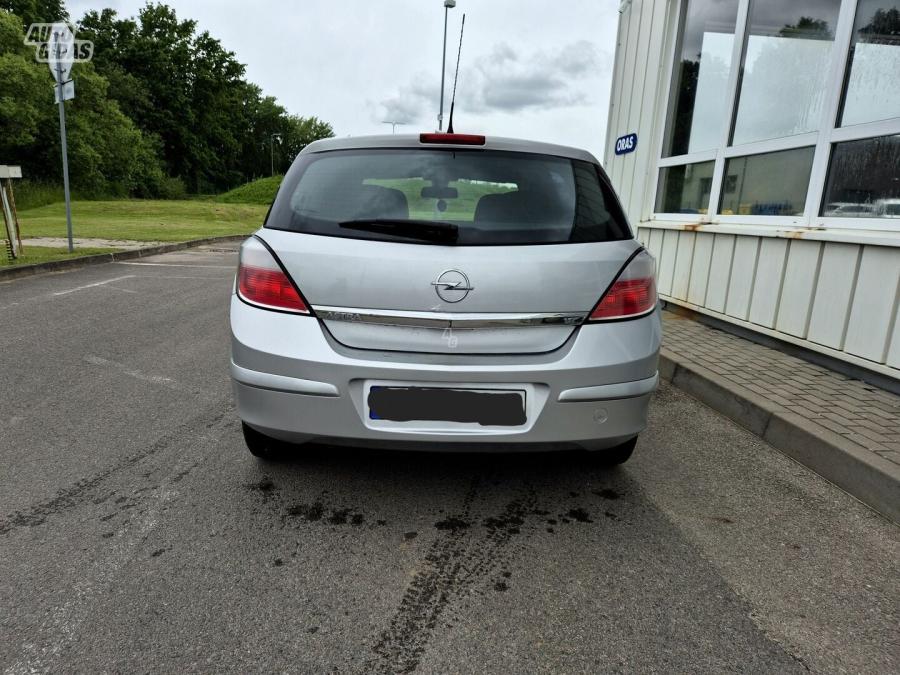 Grey Opel Astra 2005 in Kaunas, with an engine capacity of 1.80 L and mileage of 285 thousand km for 2000 €, photo 6 on AUTOMOTO.COM.LV