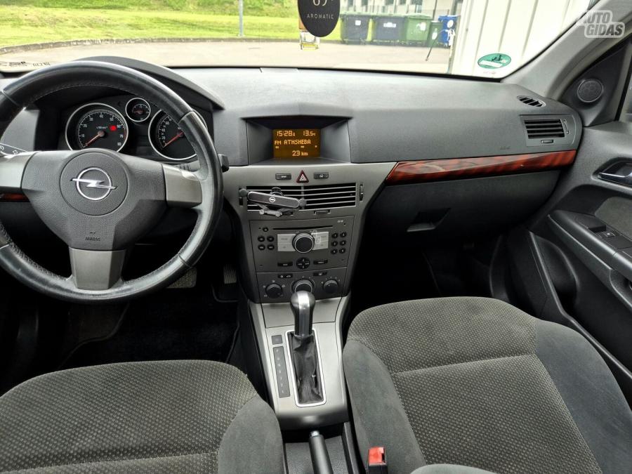 Grey Opel Astra 2005 in Kaunas, with an engine capacity of 1.80 L and mileage of 285 thousand km for 2000 €, photo 10 on AUTOMOTO.COM.LV