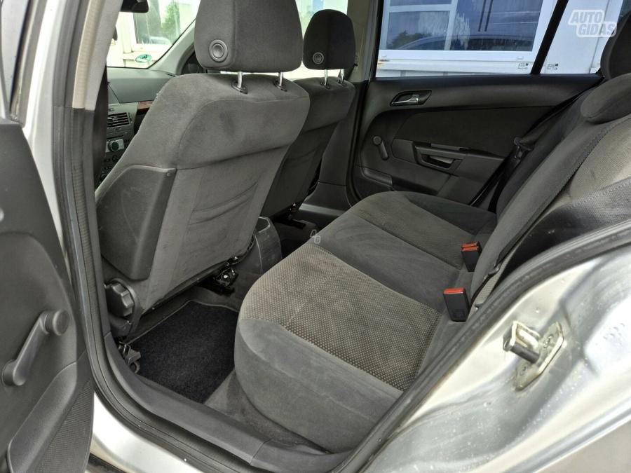Grey Opel Astra 2005 in Kaunas, with an engine capacity of 1.80 L and mileage of 285 thousand km for 2000 €, photo 11 on AUTOMOTO.COM.LV