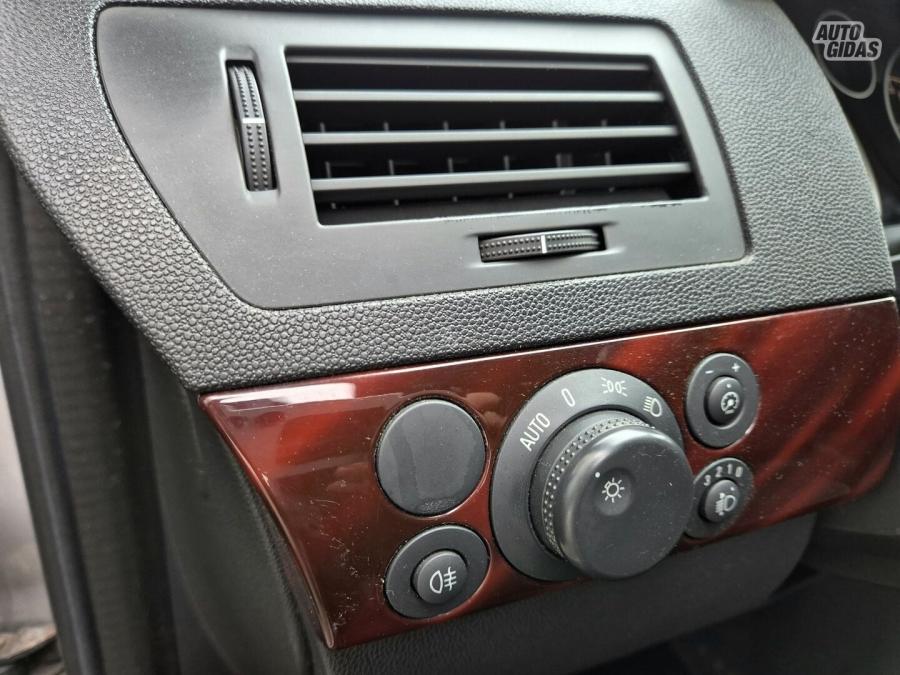 Grey Opel Astra 2005 in Kaunas, with an engine capacity of 1.80 L and mileage of 285 thousand km for 2000 €, photo 15 on AUTOMOTO.COM.LV