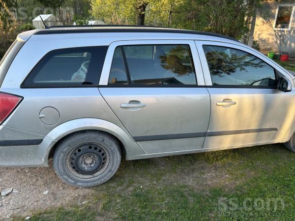 Pelēks Opel Astra 2005 Limbaži, ar dzinēja tilpumu 1.70 L un nobraukumu 310 tūkst. km par 1100 €, foto 2 vietnē AUTOMOTO.COM.LV