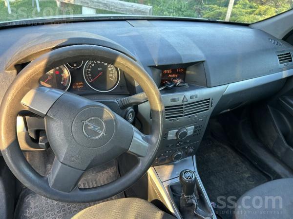 Pelēks Opel Astra 2005 Limbaži, ar dzinēja tilpumu 1.70 L un nobraukumu 310 tūkst. km par 1100 €, foto 5 vietnē AUTOMOTO.COM.LV