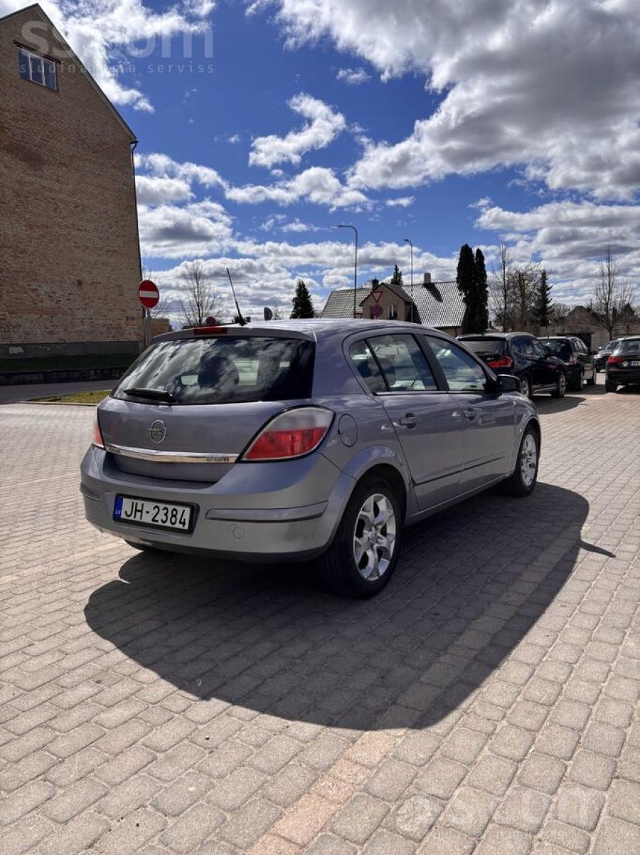 Pelēks Opel Astra 2005 Saldus, ar dzinēja tilpumu 1.70 L un nobraukumu 253 tūkst. km par 1750 €, foto 4 vietnē AUTOMOTO.COM.LV