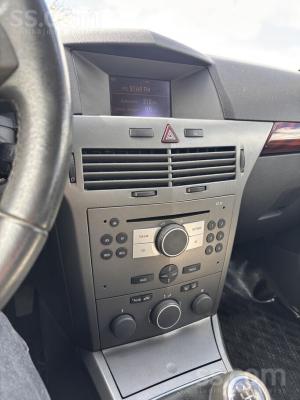 Pelēks Opel Astra 2005 Saldus, ar dzinēja tilpumu 1.70 L un nobraukumu 253 tūkst. km par 1750 €, foto 10 vietnē AUTOMOTO.COM.LV