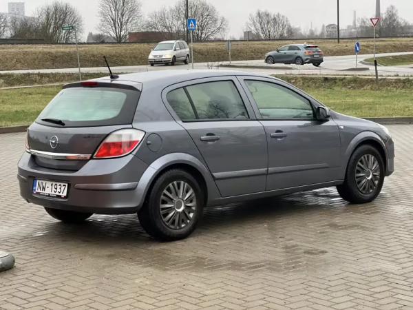 Pelēks Opel Astra 2005 Jēkabpils, ar dzinēja tilpumu 1.70 L un nobraukumu 236 tūkst. km par 2790 €, foto 6 vietnē AUTOMOTO.COM.LV