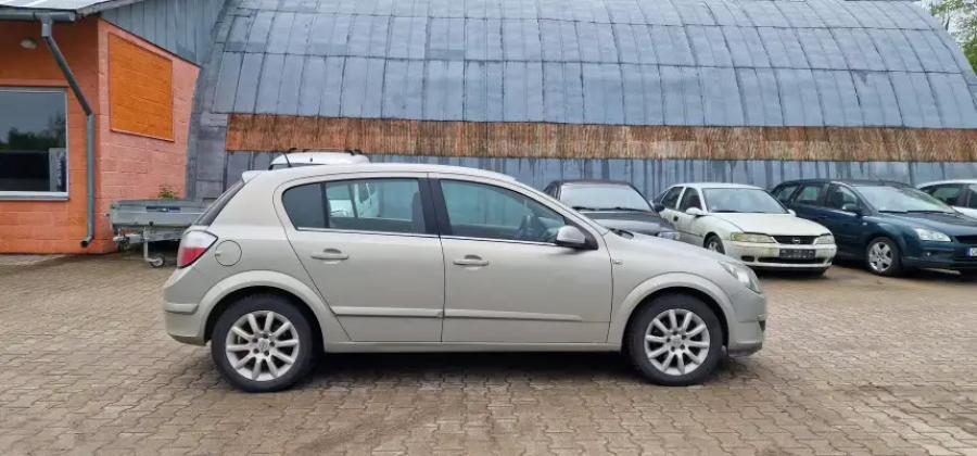 Pelēks Opel Astra 2005 Valmiera, ar dzinēja tilpumu 1.70 L un nobraukumu 320 tūkst. km par 770 €, foto 3 vietnē AUTOMOTO.COM.LV