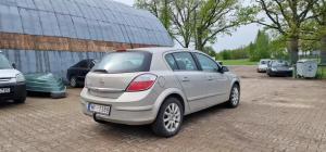 Pelēks Opel Astra 2005 Valmiera, ar dzinēja tilpumu 1.70 L un nobraukumu 320 tūkst. km par 770 €, foto 4 vietnē AUTOMOTO.COM.LV
