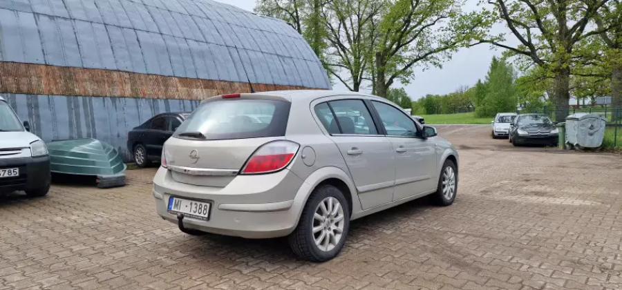 Pelēks Opel Astra 2005 Valmiera, ar dzinēja tilpumu 1.70 L un nobraukumu 320 tūkst. km par 770 €, foto 4 vietnē AUTOMOTO.COM.LV