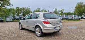 Pelēks Opel Astra 2005 Valmiera, ar dzinēja tilpumu 1.70 L un nobraukumu 320 tūkst. km par 770 €, foto 5 vietnē AUTOMOTO.COM.LV