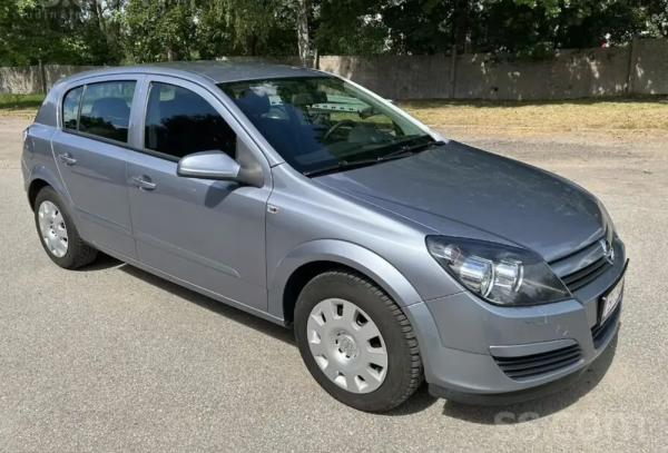 Grey Opel Astra 2005 in Limbazi, with an engine capacity of 1.60 L and mileage of 242 thousand km for 2750 €, photo 3 on AUTOMOTO.COM.LV