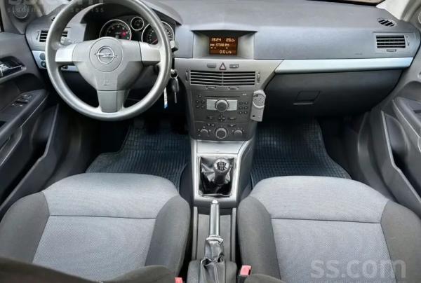 Grey Opel Astra 2005 in Limbazi, with an engine capacity of 1.60 L and mileage of 242 thousand km for 2750 €, photo 9 on AUTOMOTO.COM.LV