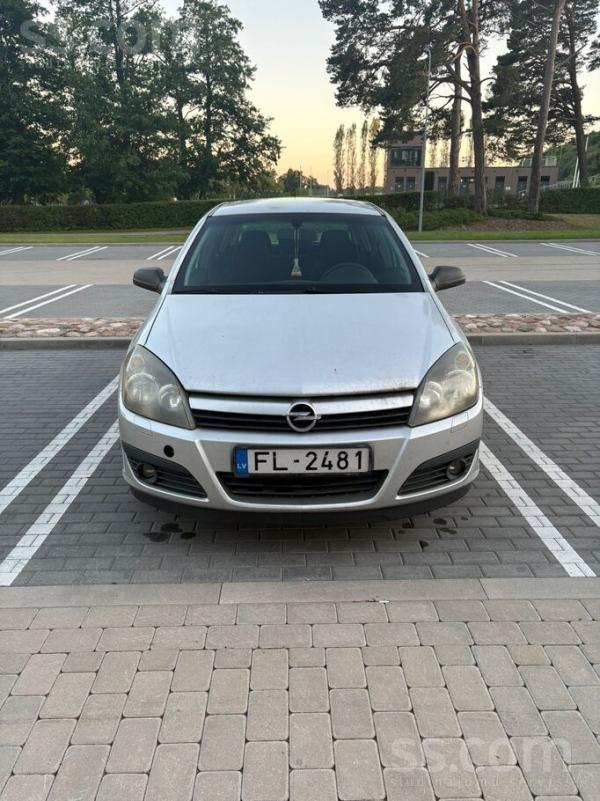 Pelēks Opel Astra 2005 Ventspils, ar dzinēja tilpumu 1.40 L un nobraukumu 120 tūkst. km par 1200 €, foto 2 vietnē AUTOMOTO.COM.LV