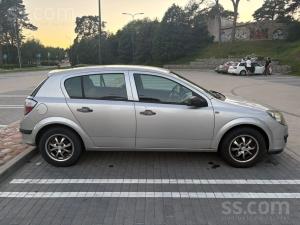 Pelēks Opel Astra 2005 Ventspils, ar dzinēja tilpumu 1.40 L un nobraukumu 120 tūkst. km par 1200 €, foto 4 vietnē AUTOMOTO.COM.LV
