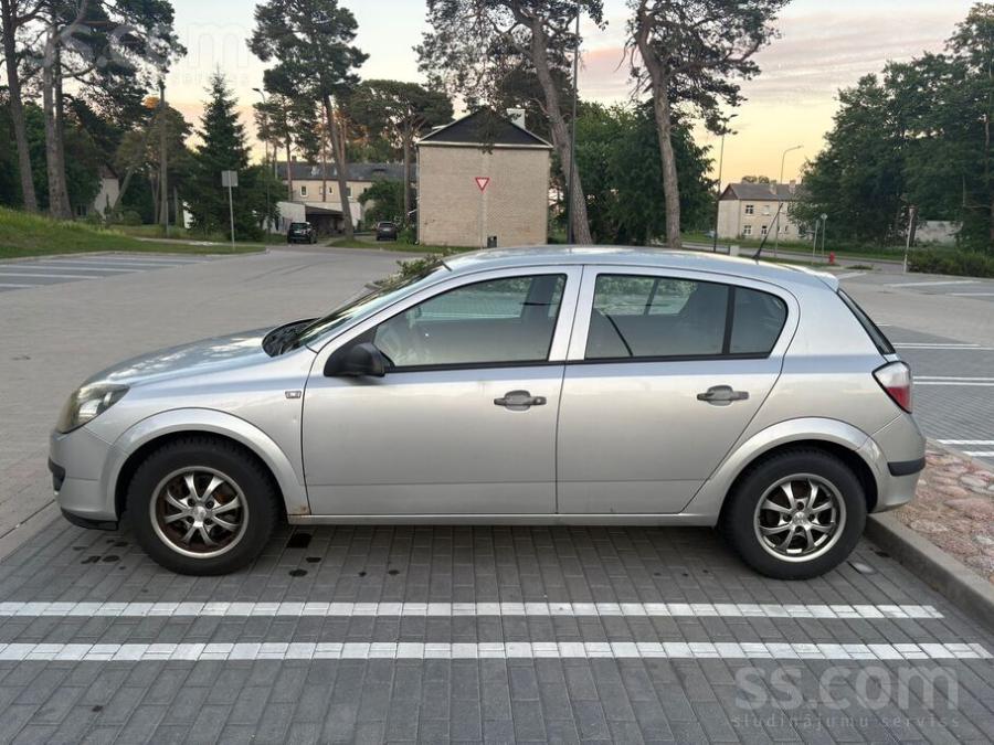 Pelēks Opel Astra 2005 Ventspils, ar dzinēja tilpumu 1.40 L un nobraukumu 120 tūkst. km par 1200 €, foto 8 vietnē AUTOMOTO.COM.LV