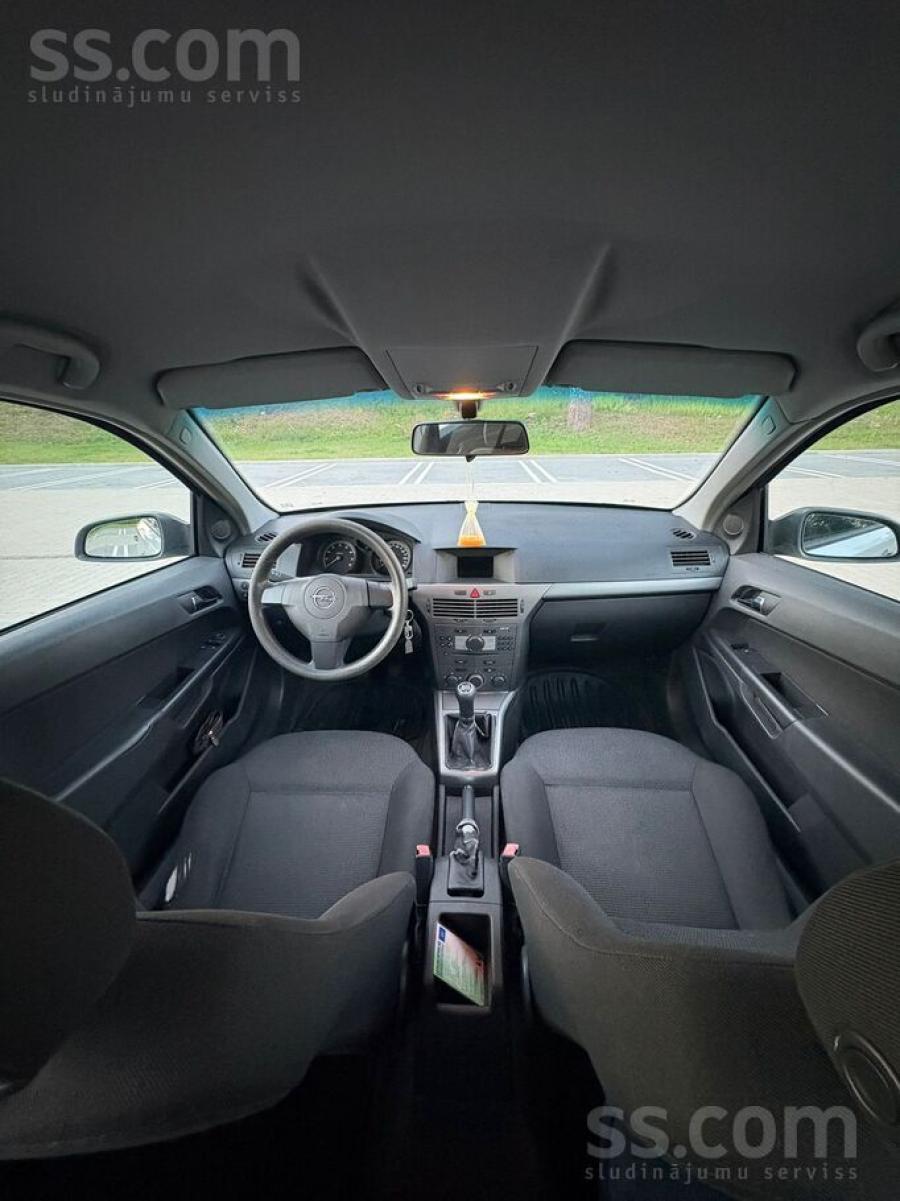 Pelēks Opel Astra 2005 Ventspils, ar dzinēja tilpumu 1.40 L un nobraukumu 120 tūkst. km par 1200 €, foto 9 vietnē AUTOMOTO.COM.LV
