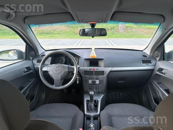 Pelēks Opel Astra 2005 Ventspils, ar dzinēja tilpumu 1.40 L un nobraukumu 120 tūkst. km par 1200 €, foto 9 vietnē AUTOMOTO.COM.LV