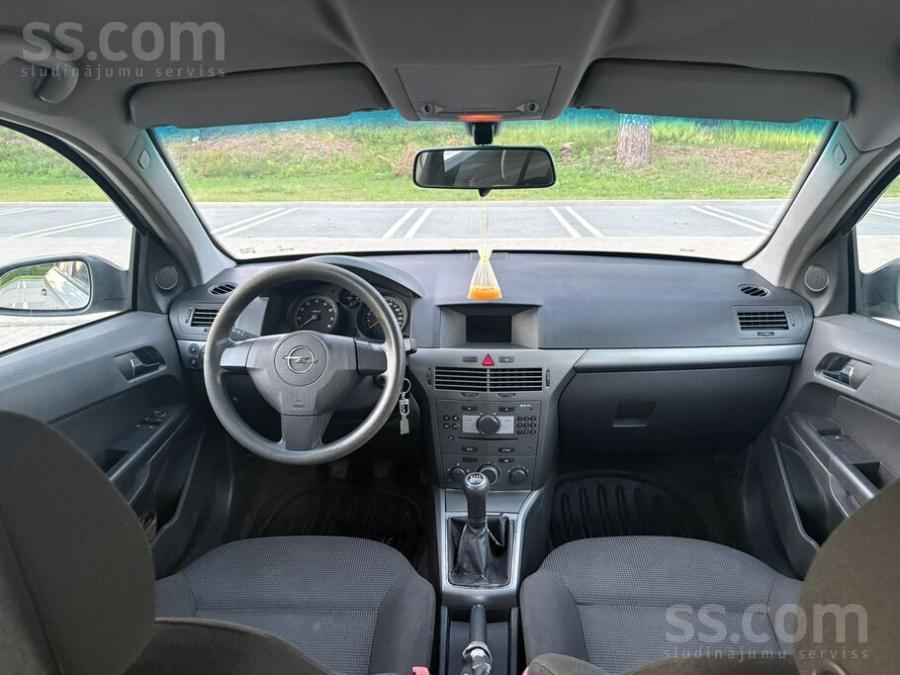 Pelēks Opel Astra 2005 Ventspils, ar dzinēja tilpumu 1.40 L un nobraukumu 120 tūkst. km par 1200 €, foto 10 vietnē AUTOMOTO.COM.LV