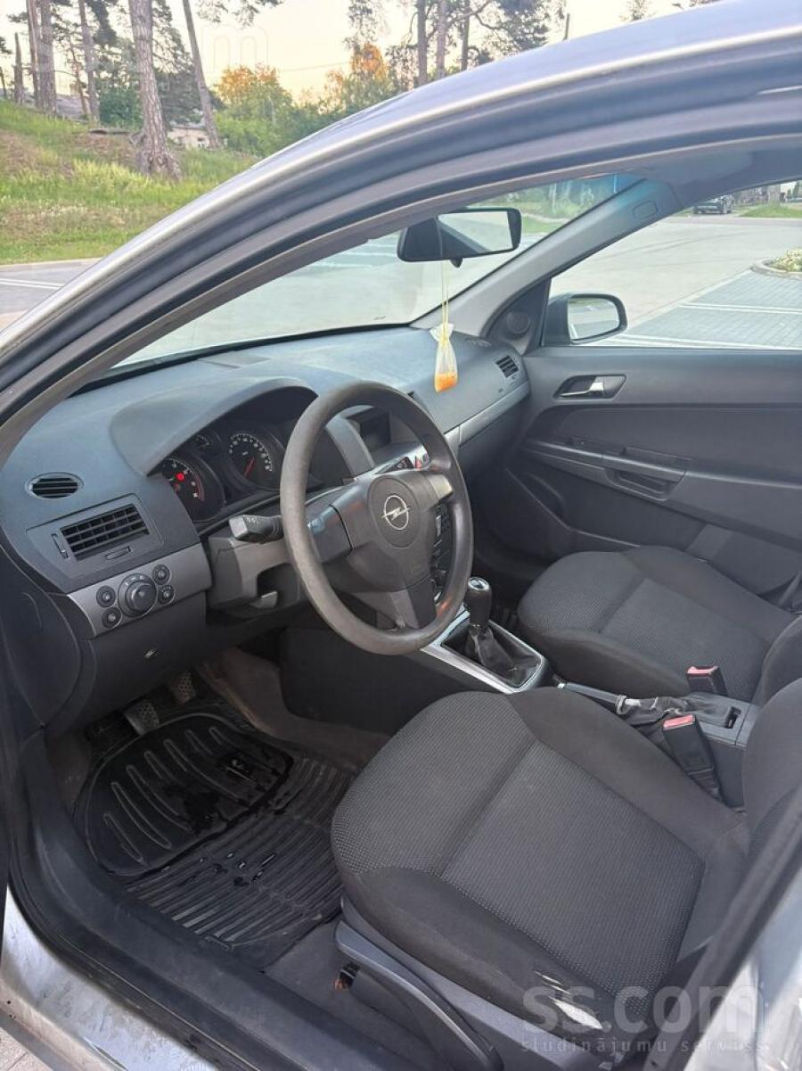 Pelēks Opel Astra 2005 Ventspils, ar dzinēja tilpumu 1.40 L un nobraukumu 120 tūkst. km par 1200 €, foto 12 vietnē AUTOMOTO.COM.LV