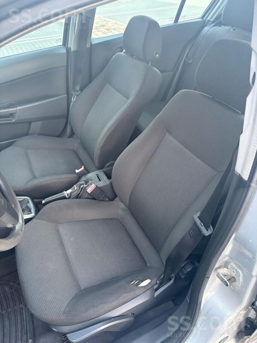 Pelēks Opel Astra 2005 Ventspils, ar dzinēja tilpumu 1.40 L un nobraukumu 120 tūkst. km par 1200 €, foto 13 vietnē AUTOMOTO.COM.LV