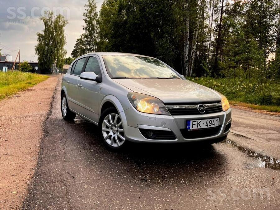 Grey Opel Astra 2005 in Riga, with an engine capacity of 1.60 L and mileage of 153 thousand km for 1950 €, photo 1 on AUTOMOTO.COM.LV