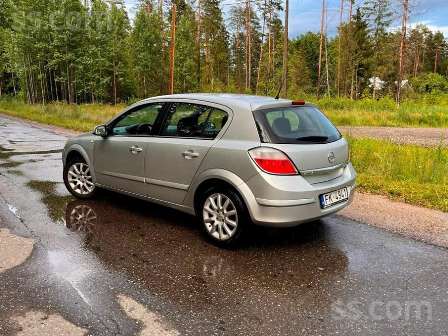 Grey Opel Astra 2005 in Riga, with an engine capacity of 1.60 L and mileage of 153 thousand km for 1950 €, photo 4 on AUTOMOTO.COM.LV