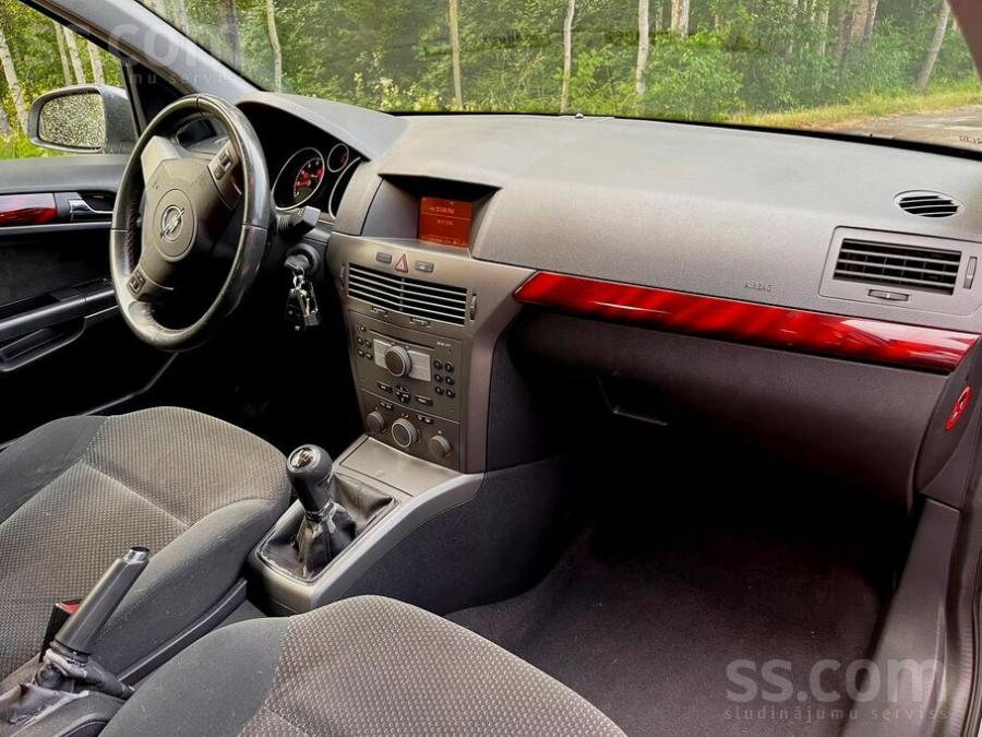 Grey Opel Astra 2005 in Riga, with an engine capacity of 1.60 L and mileage of 153 thousand km for 1950 €, photo 7 on AUTOMOTO.COM.LV