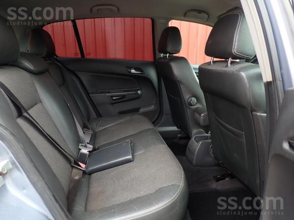 Pelēks Opel Astra 2005 Liepāja, ar dzinēja tilpumu 1.70 L un nobraukumu 287 tūkst. km par 1650 €, foto 6 vietnē AUTOMOTO.COM.LV