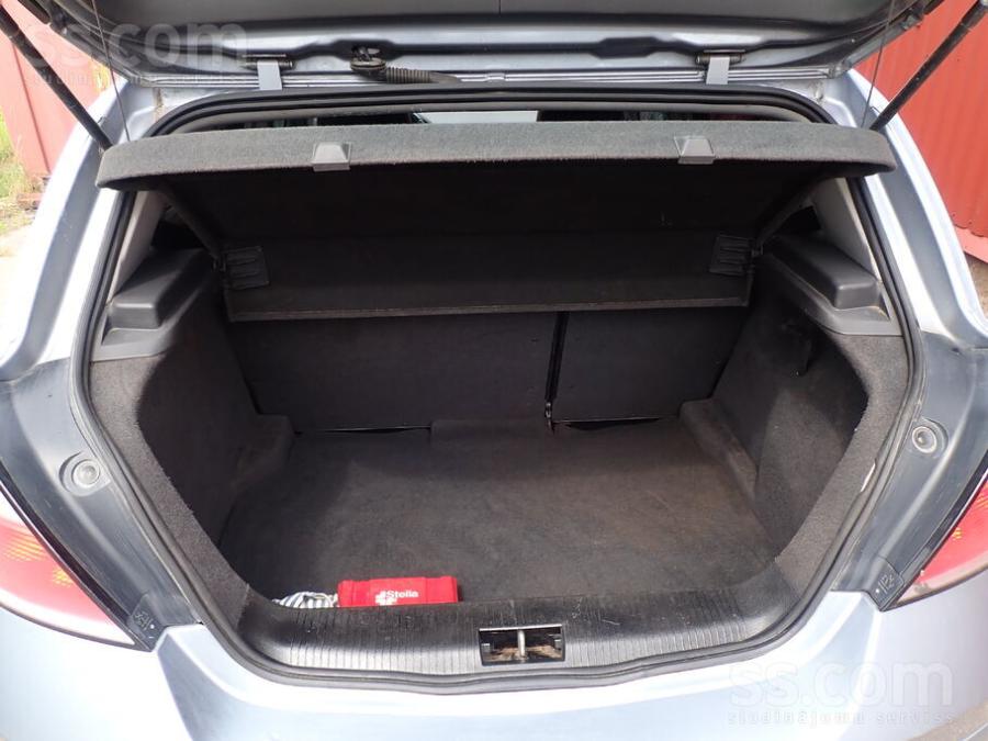Pelēks Opel Astra 2005 Liepāja, ar dzinēja tilpumu 1.70 L un nobraukumu 287 tūkst. km par 1650 €, foto 10 vietnē AUTOMOTO.COM.LV