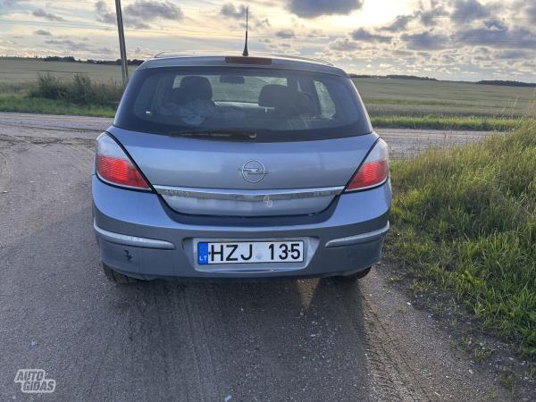 Pelēks Opel Astra 2005 Klaipėda, ar dzinēja tilpumu 1.70 L un nobraukumu 31 tūkst. km par 500 €, foto 4 vietnē AUTOMOTO.COM.LV