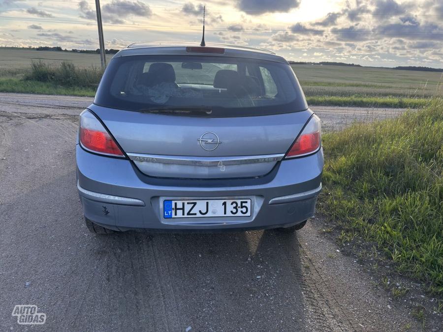 Pelēks Opel Astra 2005 Klaipėda, ar dzinēja tilpumu 1.70 L un nobraukumu 31 tūkst. km par 500 €, foto 5 vietnē AUTOMOTO.COM.LV