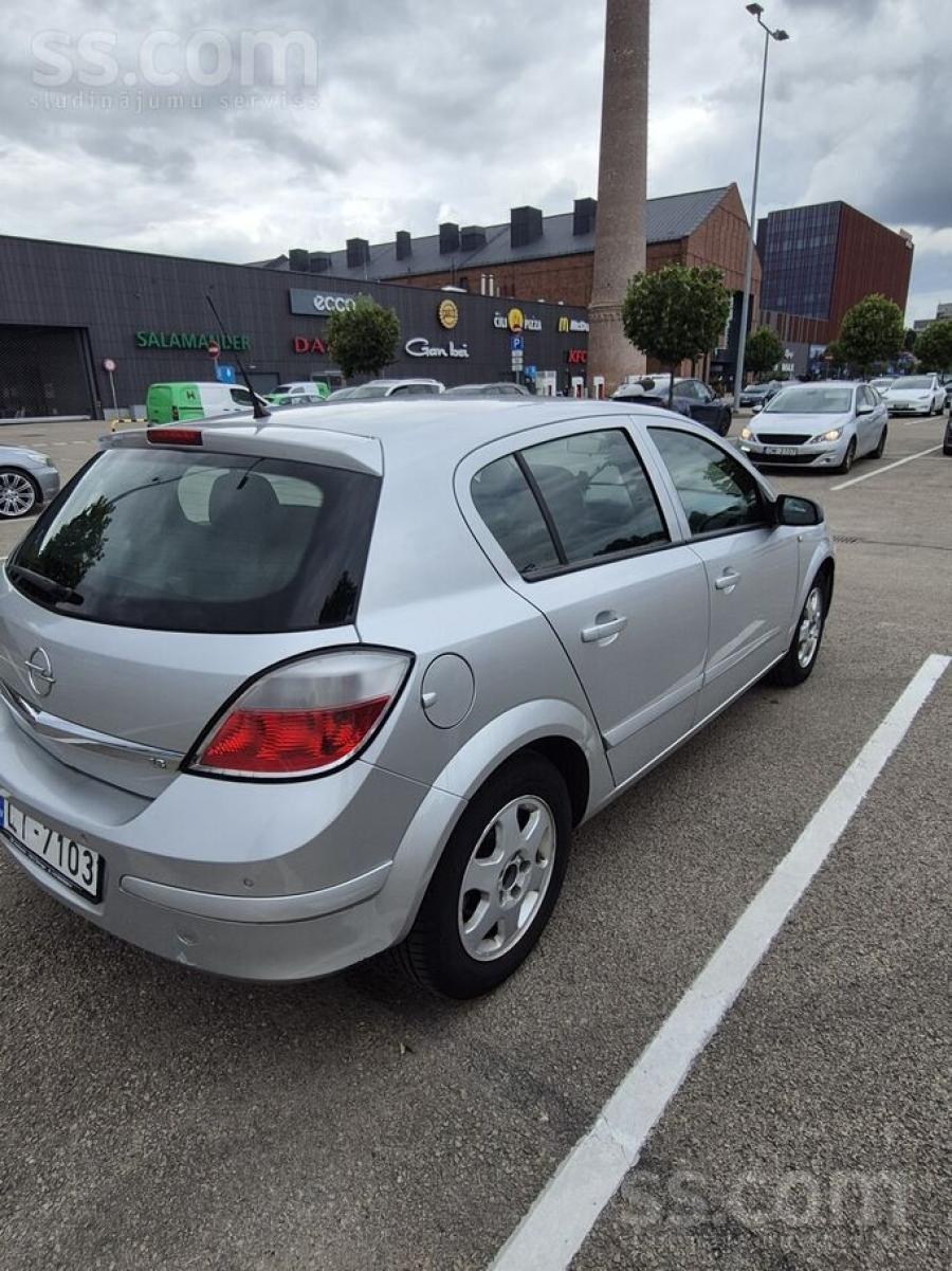 Grey Opel Astra 2005 in Riga, with an engine capacity of 1.80 L and mileage of 246 thousand km for 1050 €, photo 5 on AUTOMOTO.COM.LV