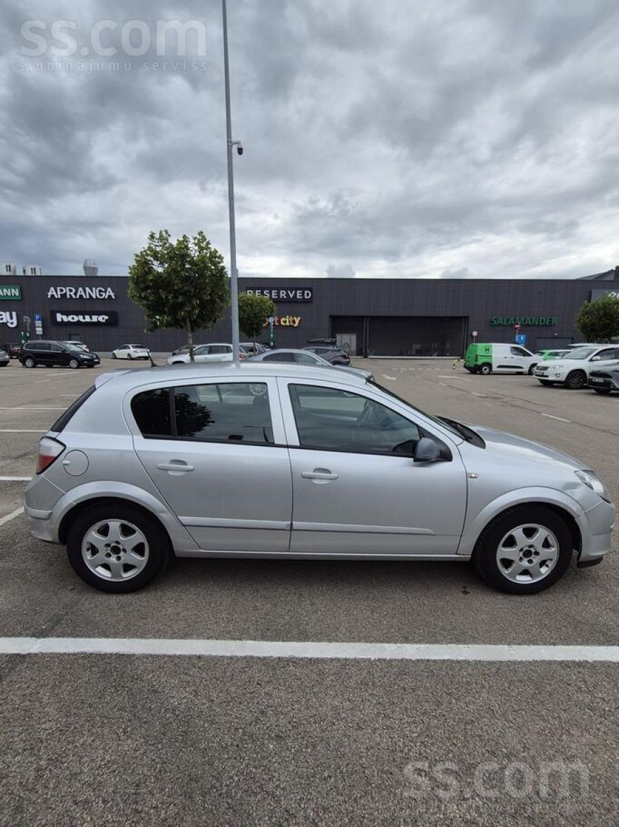 Grey Opel Astra 2005 in Riga, with an engine capacity of 1.80 L and mileage of 246 thousand km for 1050 €, photo 6 on AUTOMOTO.COM.LV