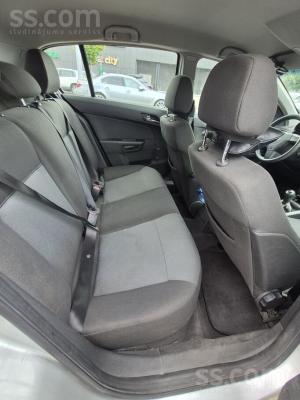 Grey Opel Astra 2005 in Riga, with an engine capacity of 1.80 L and mileage of 246 thousand km for 1050 €, photo 7 on AUTOMOTO.COM.LV