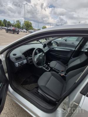 Grey Opel Astra 2005 in Riga, with an engine capacity of 1.80 L and mileage of 246 thousand km for 1050 €, photo 8 on AUTOMOTO.COM.LV
