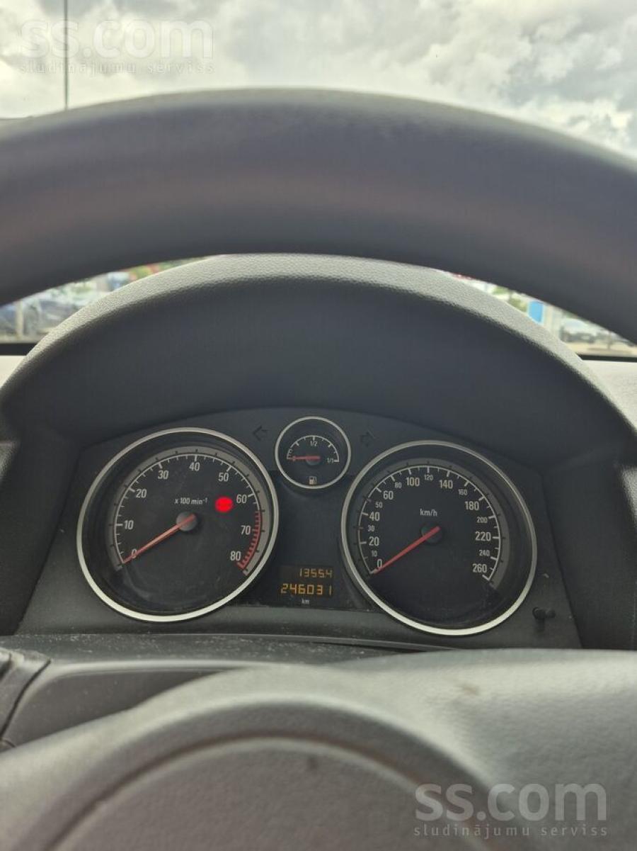 Grey Opel Astra 2005 in Riga, with an engine capacity of 1.80 L and mileage of 246 thousand km for 1050 €, photo 10 on AUTOMOTO.COM.LV