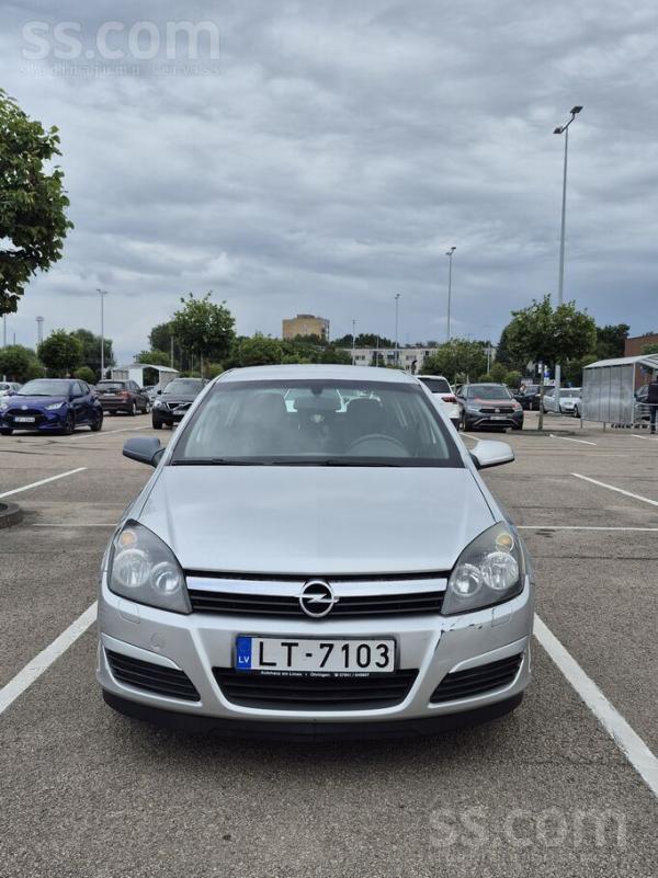 Pelēks Opel Astra 2005 Rīga, ar dzinēja tilpumu 1.80 L un nobraukumu 246 tūkst. km par 1050 €, foto 1 vietnē AUTOMOTO.COM.LV