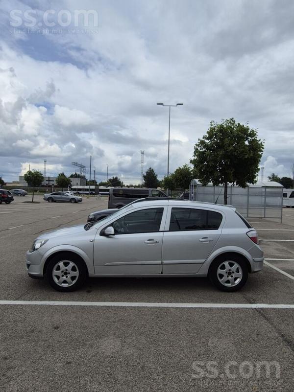 Pelēks Opel Astra 2005 Rīga, ar dzinēja tilpumu 1.80 L un nobraukumu 246 tūkst. km par 1050 €, foto 3 vietnē AUTOMOTO.COM.LV