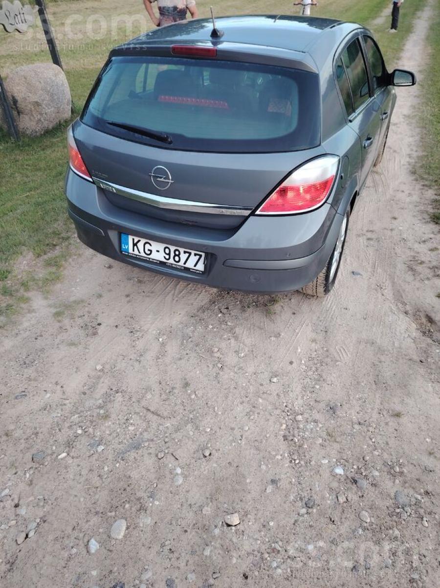 Pelēks Opel Astra 2005 Limbaži, ar dzinēja tilpumu 1.90 L un nobraukumu 266 tūkst. km par 1200 €, foto 4 vietnē AUTOMOTO.COM.LV
