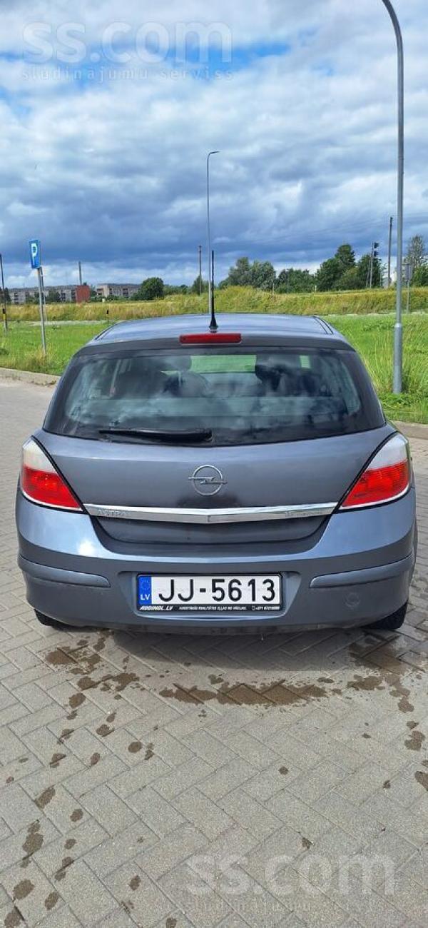 Grey Opel Astra 2005 in Jekabpils, with an engine capacity of 1.60 L and mileage of 290 thousand km for 1230 €, photo 2 on AUTOMOTO.COM.LV