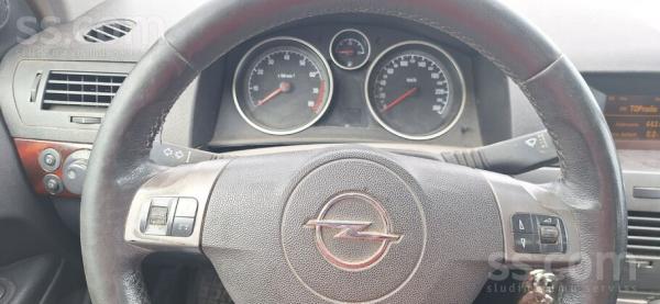 Grey Opel Astra 2005 in Jekabpils, with an engine capacity of 1.60 L and mileage of 290 thousand km for 1230 €, photo 5 on AUTOMOTO.COM.LV