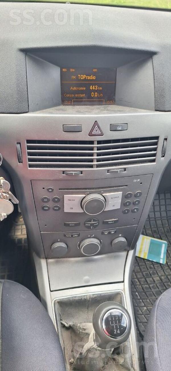 Grey Opel Astra 2005 in Jekabpils, with an engine capacity of 1.60 L and mileage of 290 thousand km for 1230 €, photo 6 on AUTOMOTO.COM.LV